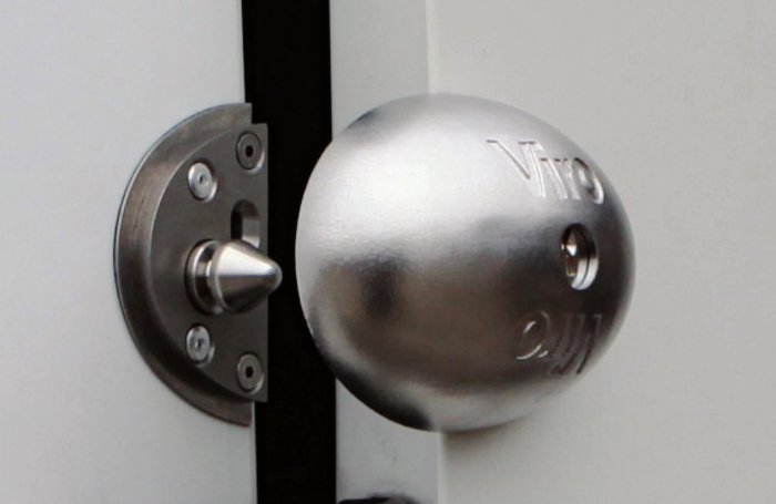 6 Reasons to Install Security Locks for Vans | Viro Club